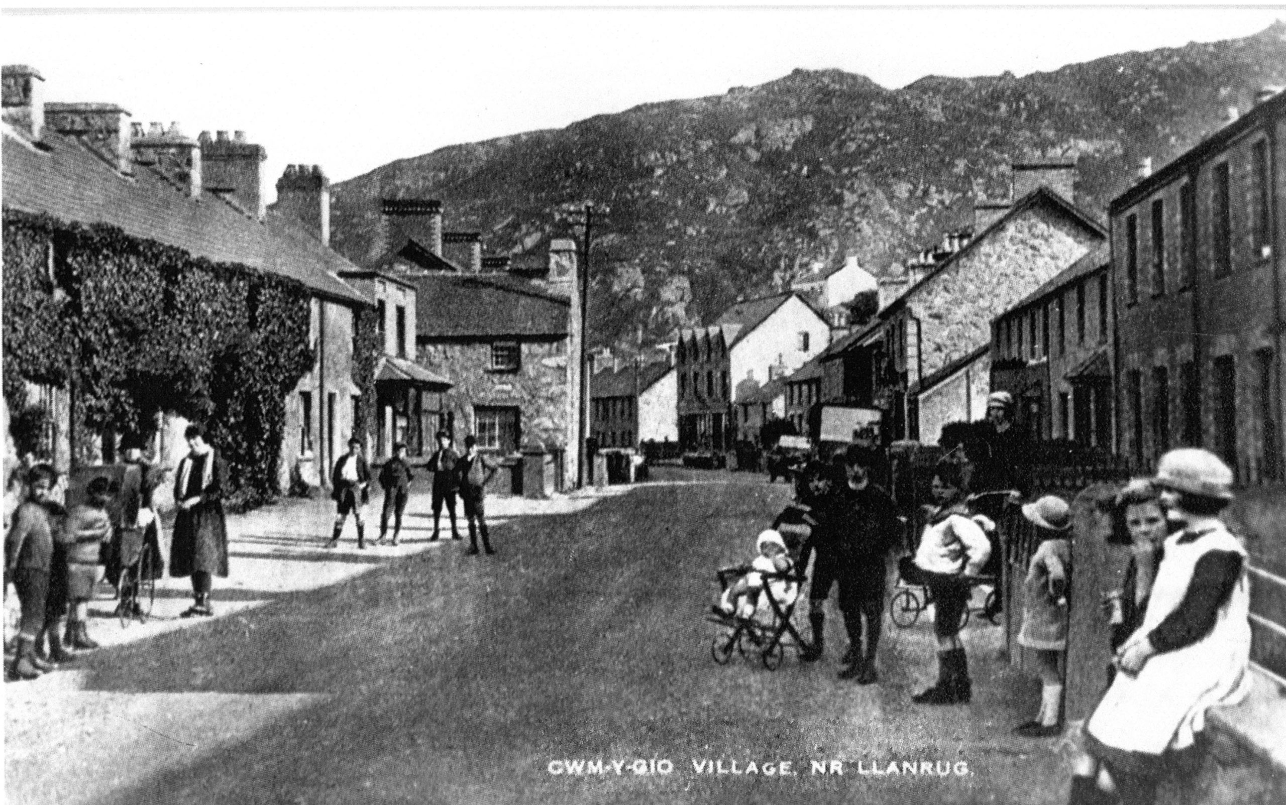 Yr Ardal | Cyngor Cymuned Llanrug Community Council