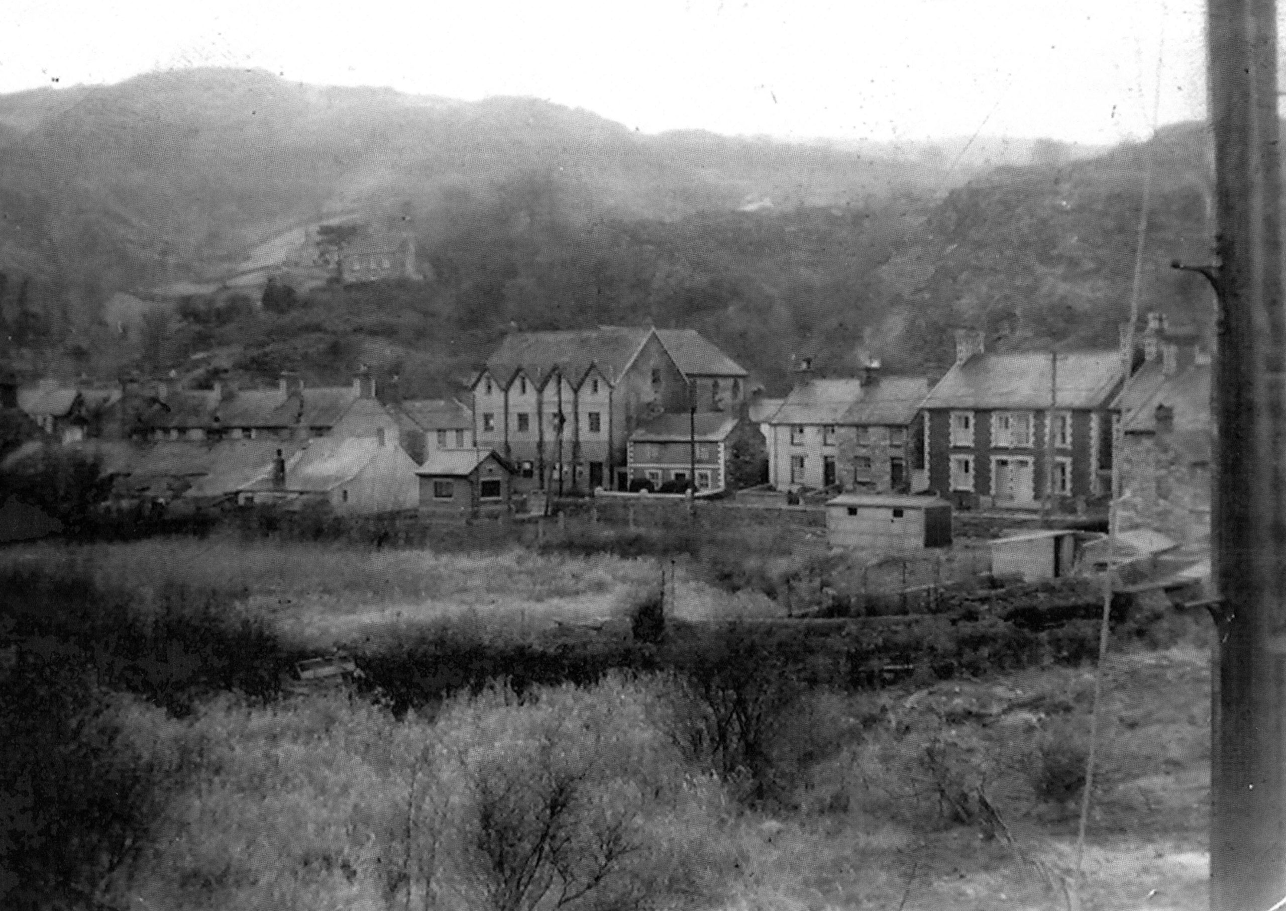Yr Ardal | Cyngor Cymuned Llanrug Community Council